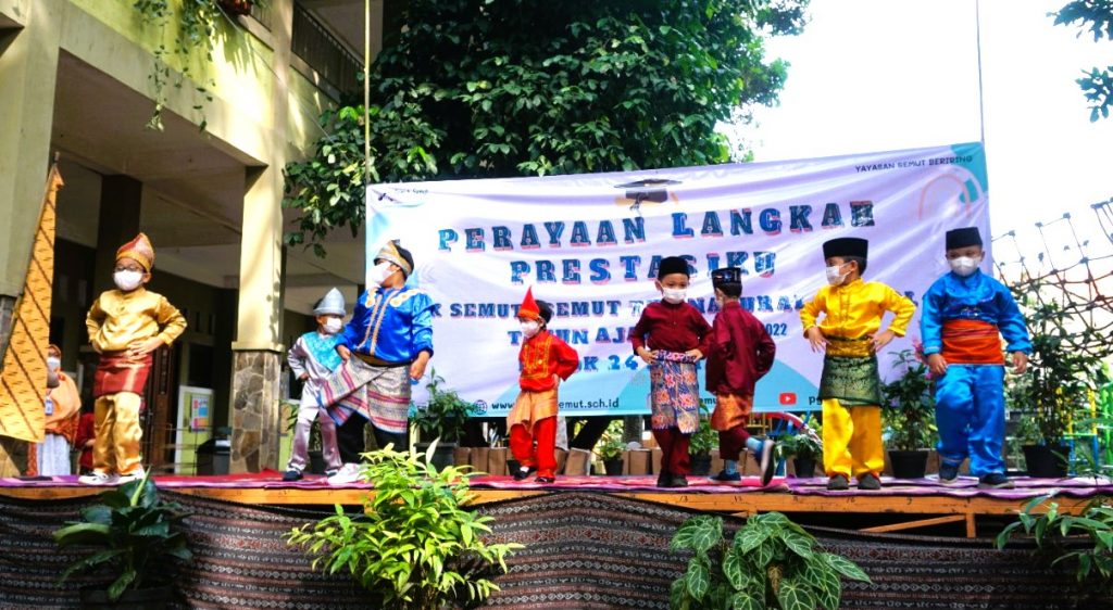 Kegembiraan Perayaan Kelulusan TK Semut-Semut, 24 Juni 2022 - Semut-Semut